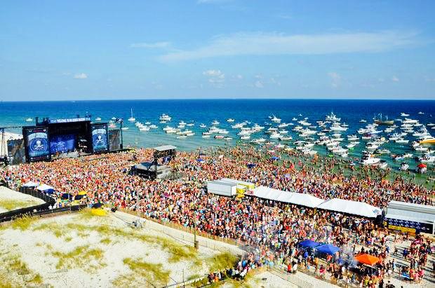 32 Reasons Kenny Chesney Flora-Bama-Jama Rocked 40,000 Fans | ACountry